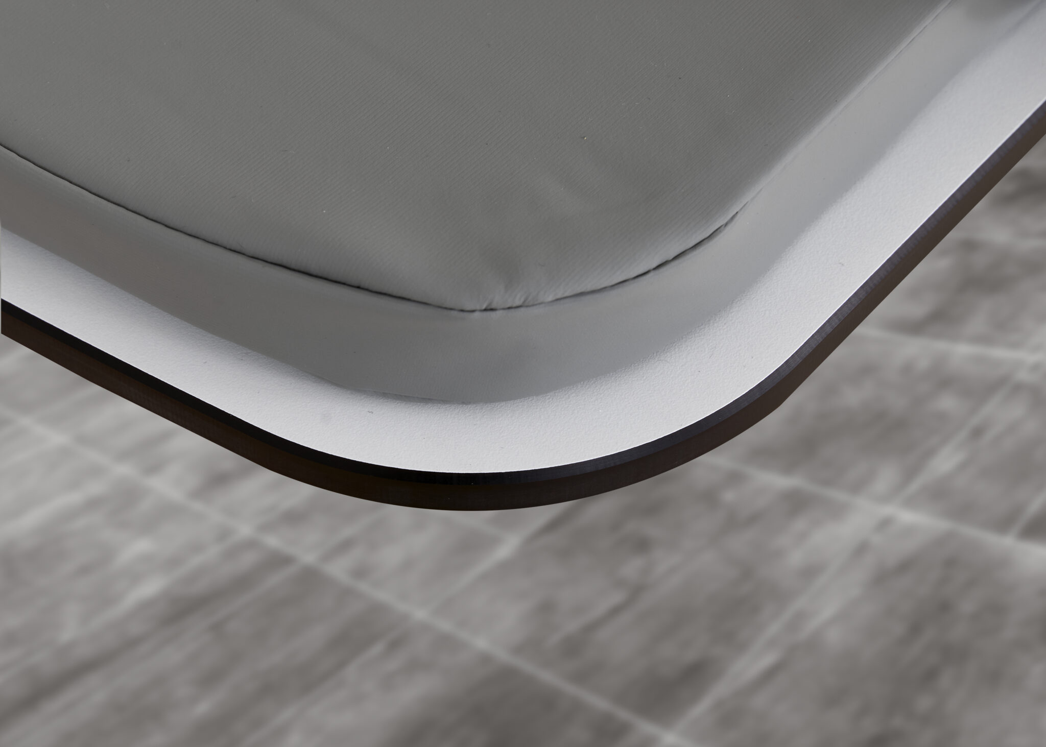 Table de change murale et pliable, Vario offre confort et sécurité